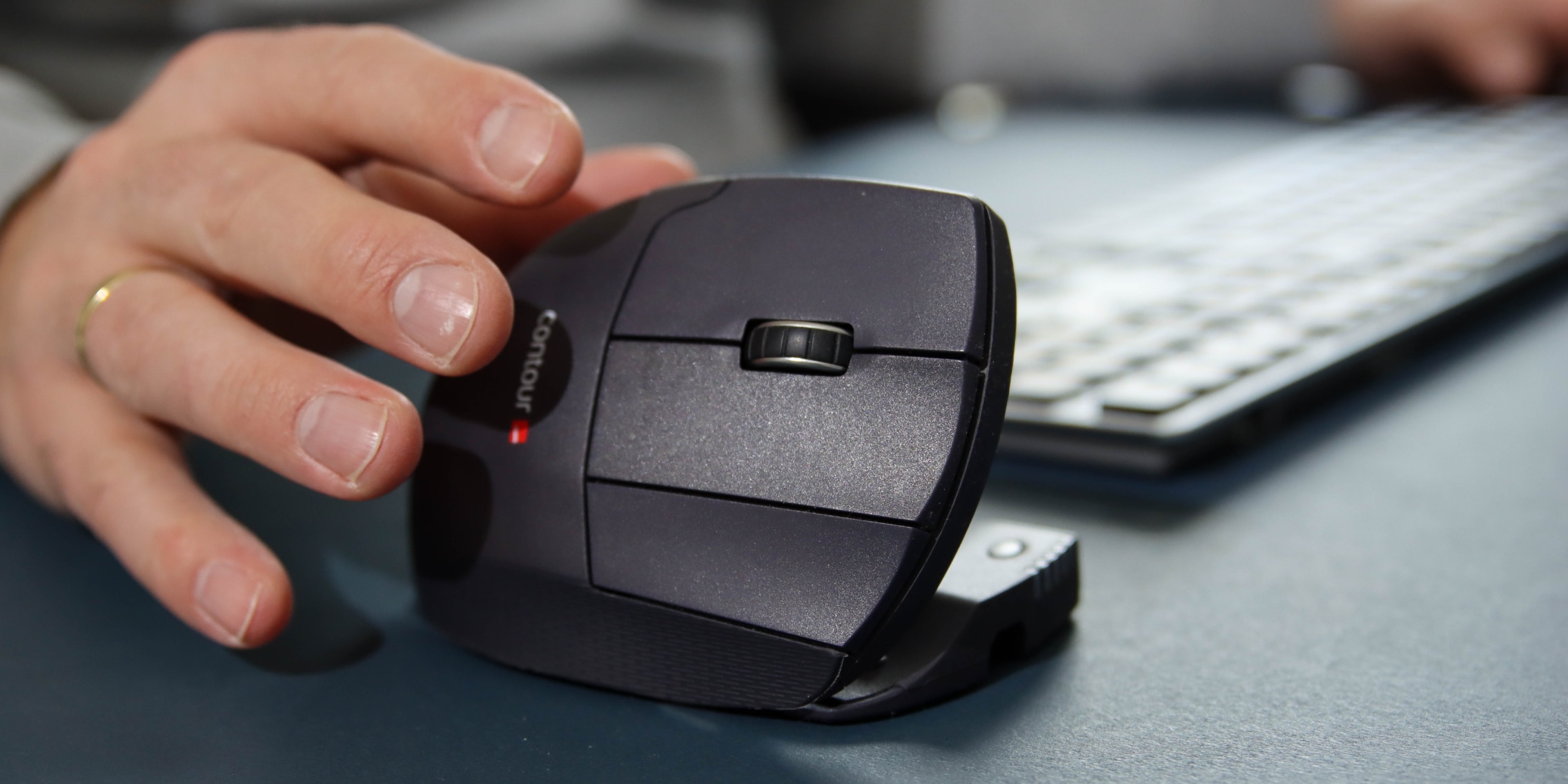 Contour Unimouse im Test: Eine flexible vertikale Maus - Galaxus