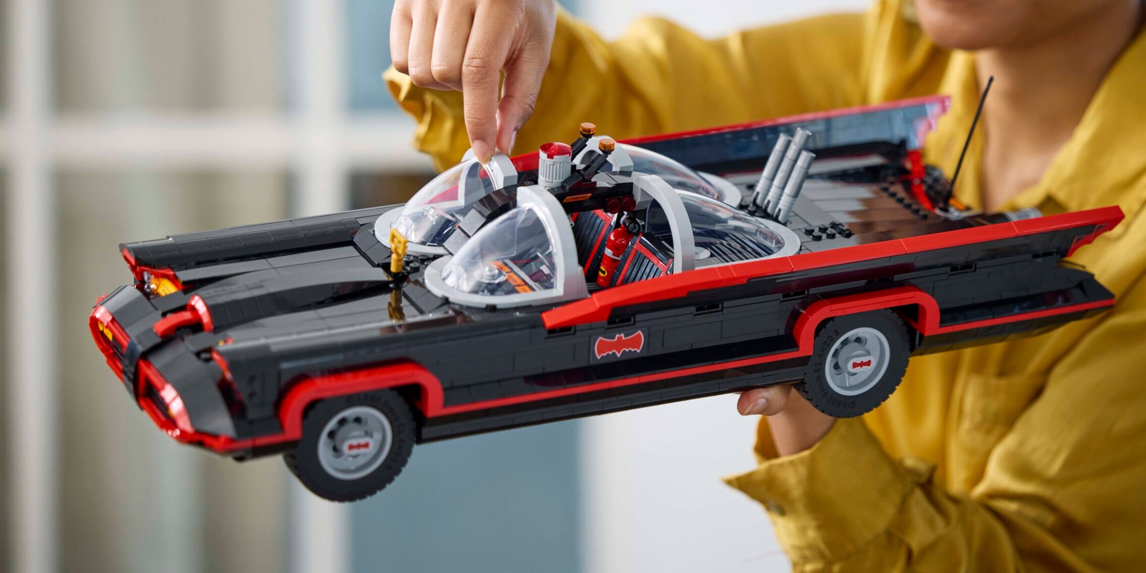 Lego 76328 Batmobile: The iconic Batmobile from the 60s in a set - Galaxus